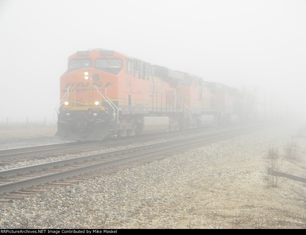 BNSF 7548 FOGGY DAY